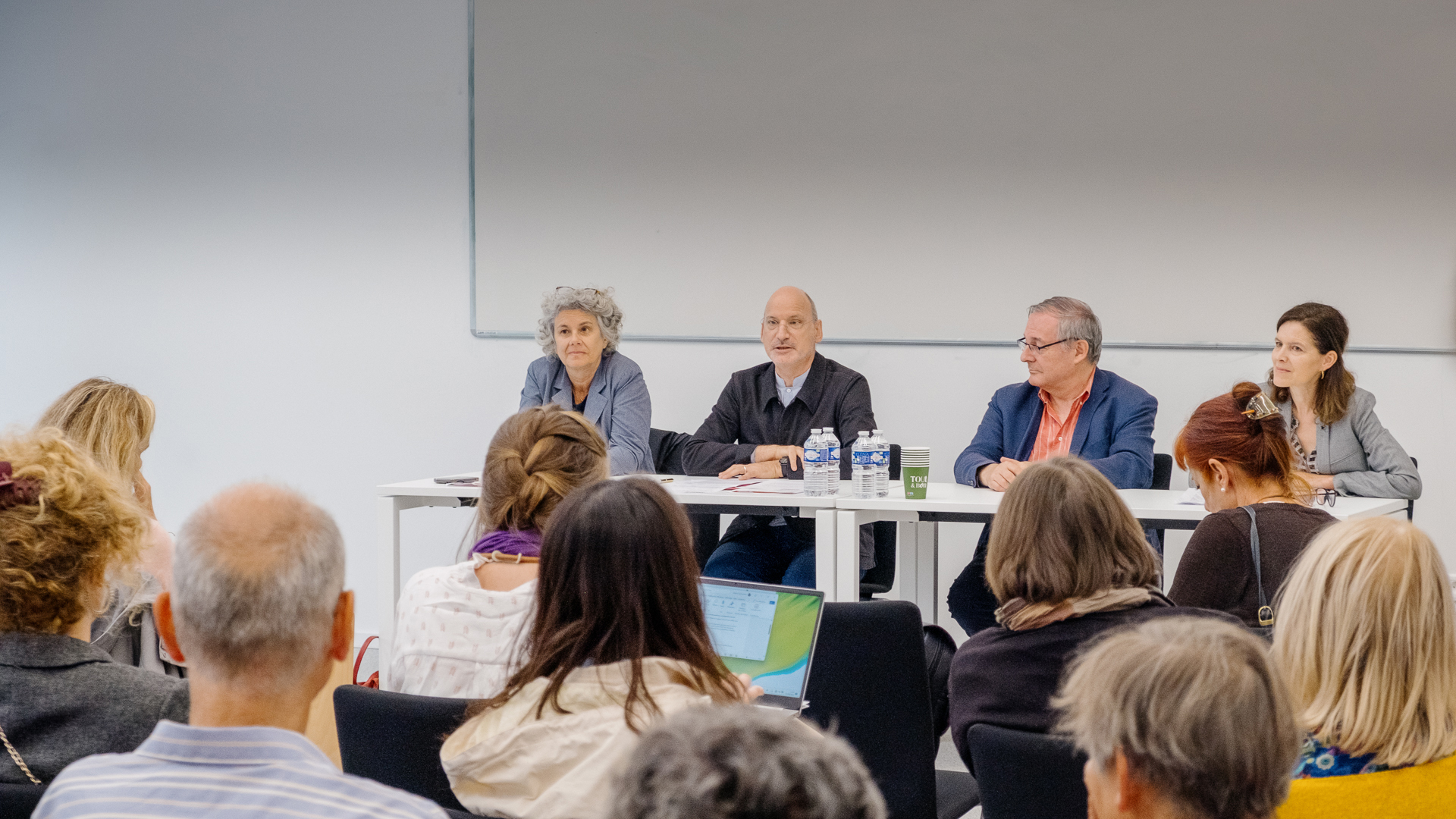Lancement d'UXIL, l'université en exil, par les membres du Campus ...